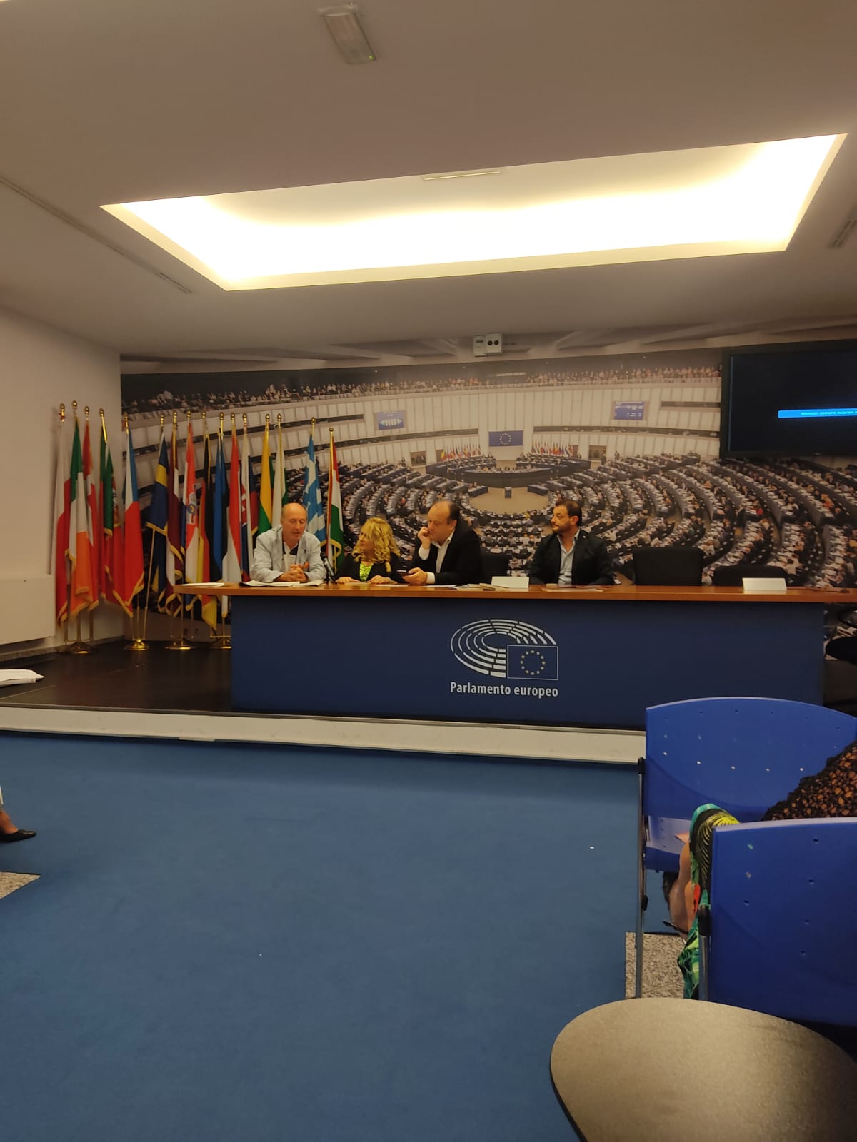 La scrittrice Sabrina Morelli al Parlamento Europeo a Roma con Menotti ...